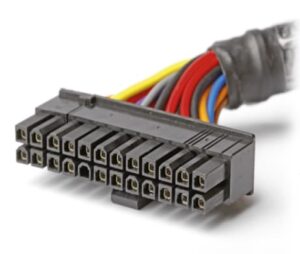 Voeding aansluiten - zo sluit je de stekkers van de pc voeding aan - c't