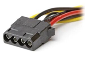 Voeding aansluiten - zo sluit je de stekkers van de pc voeding aan - c't