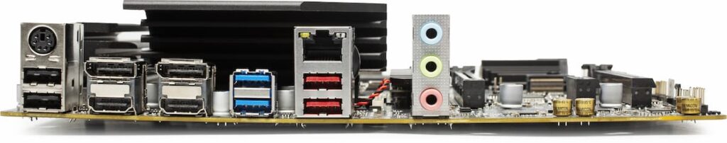 Moederbord voor Intel Core i-12000 - review voordelige moederborden - c't