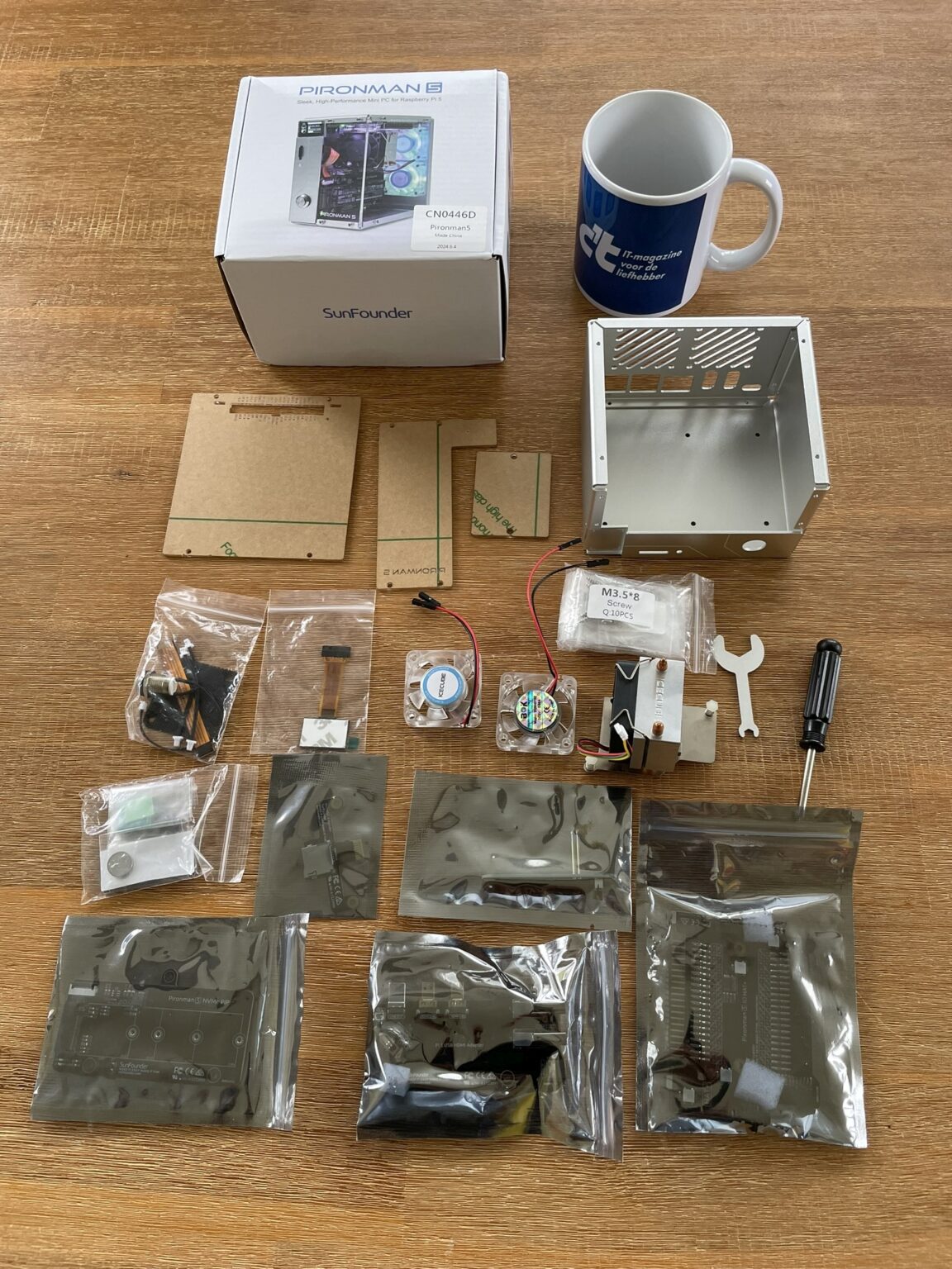 Pironman 5 review: je Raspberry Pi 5 omtoveren tot een RGB-mini-pc